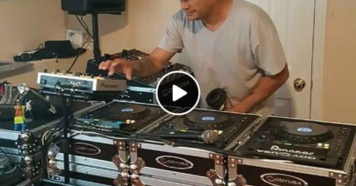 ROOTS OF HOUSE DJ ISAIAS IZZY PEREZ JUST CHILLING AT THE CRIB 12/30 ...