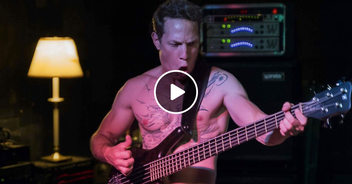 Ryan Martinie former bassist of Mudvayne and current bassist of Soften ...