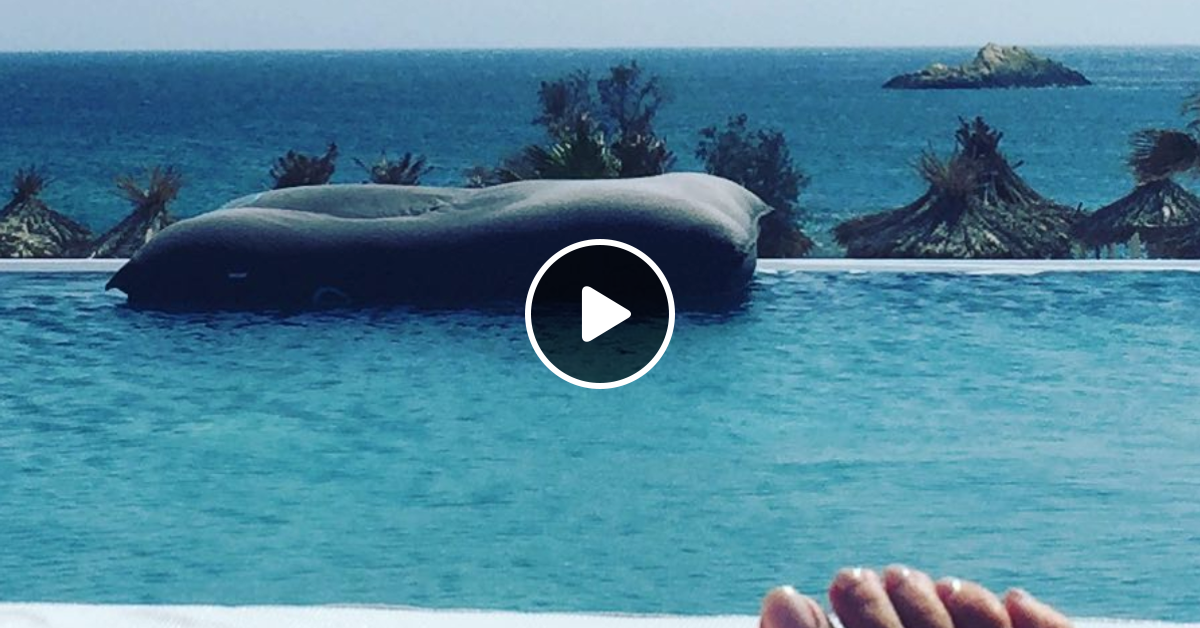 The Relaxing Issue By Jennifer Moi by JenniferMoi moiimpactagency.no ...