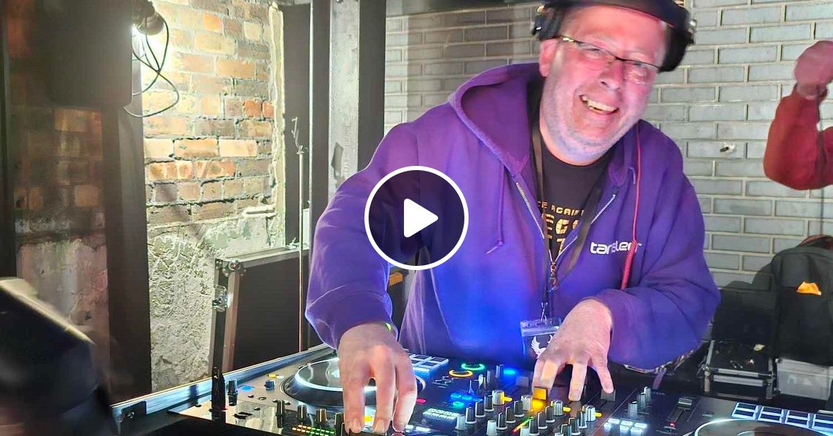 DJ Tim Bee live on Trax Radio by Trax Radio UK (official) | Mixcloud