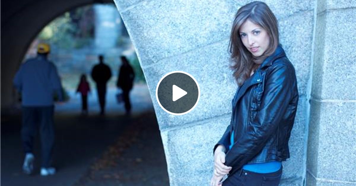 Joshua Graham welcomes Kira Peikoff by Thriller Radio with Joshua Gra ...