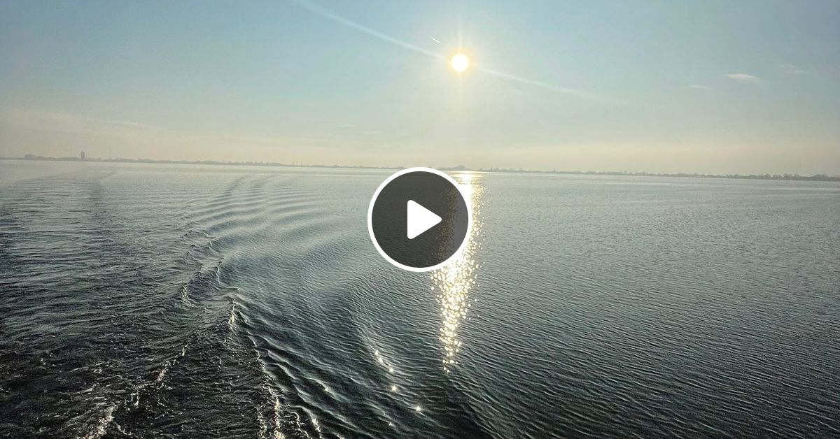 Dj Didilicious - Mix 307 - Keep on smiling! 20-04-2023 by Didi in the ...