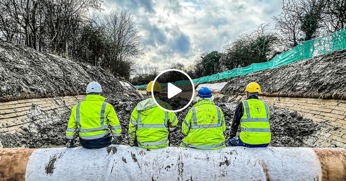 Clive Johnson & Peter Elwin tell Leslie Tate about The Wendover Canal ...