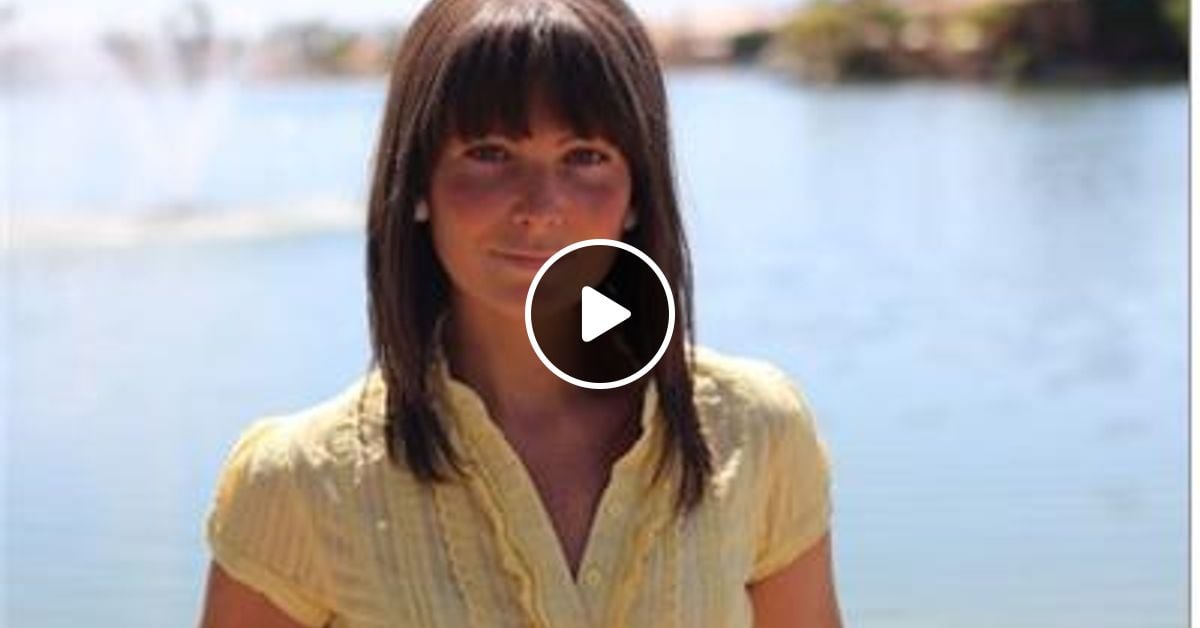 Megan Elizabeth raw food recipe book, easy to be raw by Cosmic Carrie ...