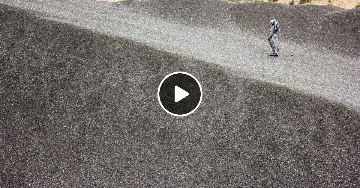 A gdje su kitovi? 14.4.2025. Crno brdo - Lana Stojičević by Radio ...