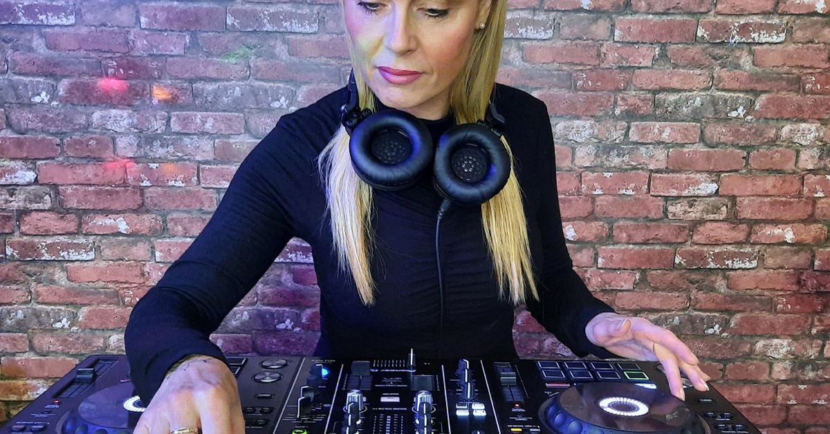DJ Angela Gilmour's Stream | Mixcloud