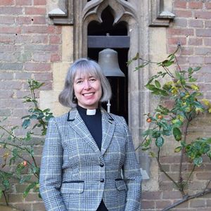 HOLY WEEK: REVD DR HELEN DAWES & TENEBRAE'S NIGEL SHORT, SIR ROBERT ...