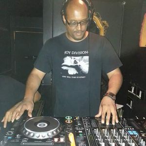 DJ Ron C meets The Queen: live Stickam sessions by DJ RON C aka Ron ...