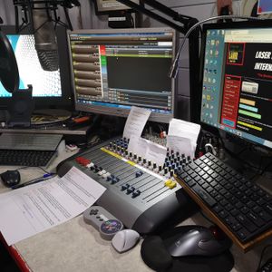 The Mid-Morning Music Show with Martin Leech LIVE on Laser Hot Hits 9 ...