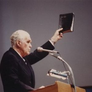 Dr. Lee Roberson ~ The Night Before The Cross by DocSmitty | Mixcloud