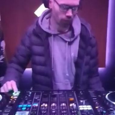 DJ Jonesy Live! Friday 22nd of Nov 2024 by Bradley Jones (DJ jonesy) | Mixcloud