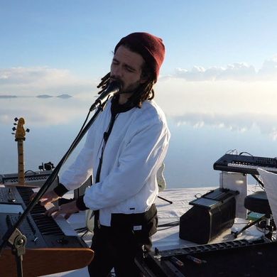 FKJ live @ Salar de Uyuni for Cercle by mᗝne | Mixcloud