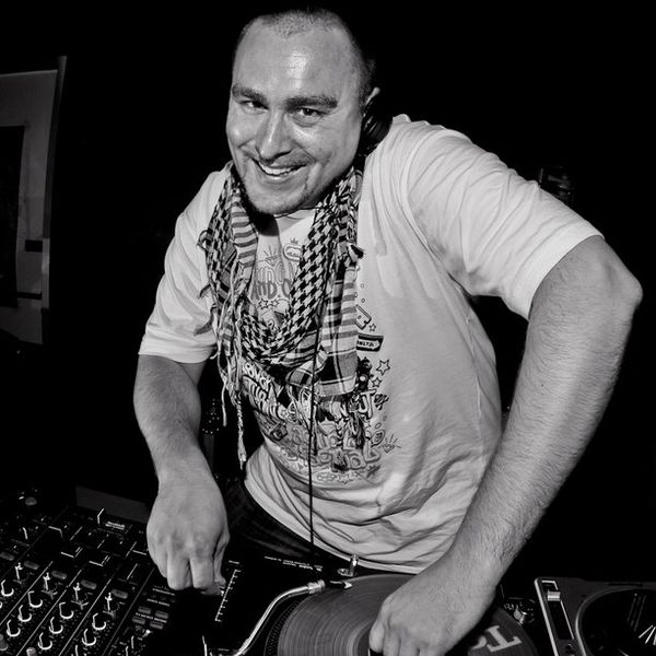 DJ SIX / Chillige Blackbeats by DJ SIX listeners | Mixcloud