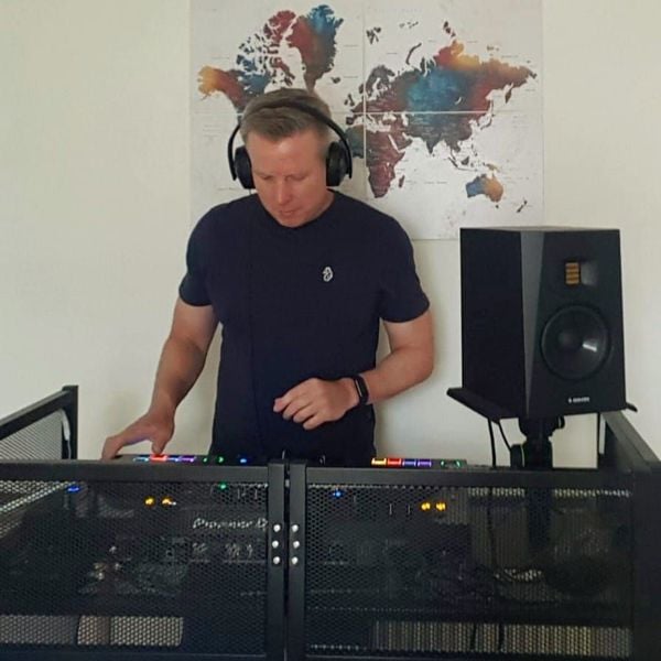 Andrew H on Mixcloud Live | Mixcloud