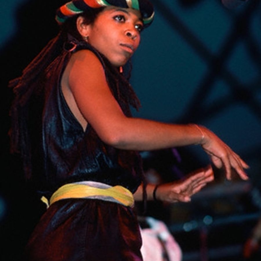 Black Uhuru feat. Puma Jones & Junior Reid / Chestnut Cabaret ...