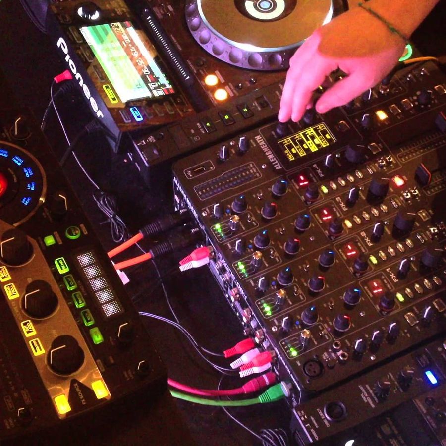 Roman DJ - White Sessions I by Roman_Dj listeners | Mixcloud