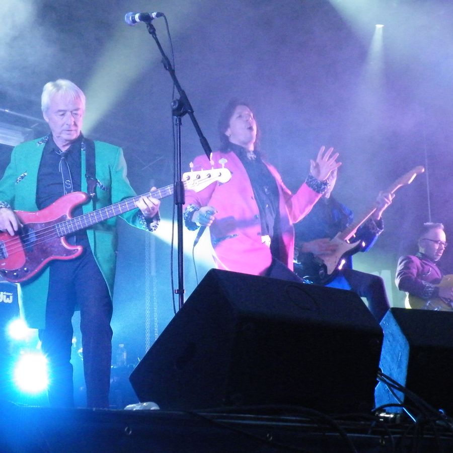 SHOWADDYWADDY'S ROD DEAS INTERVIEWED BY TRETRE ON THE OUT TO LUNCH SHOW ...