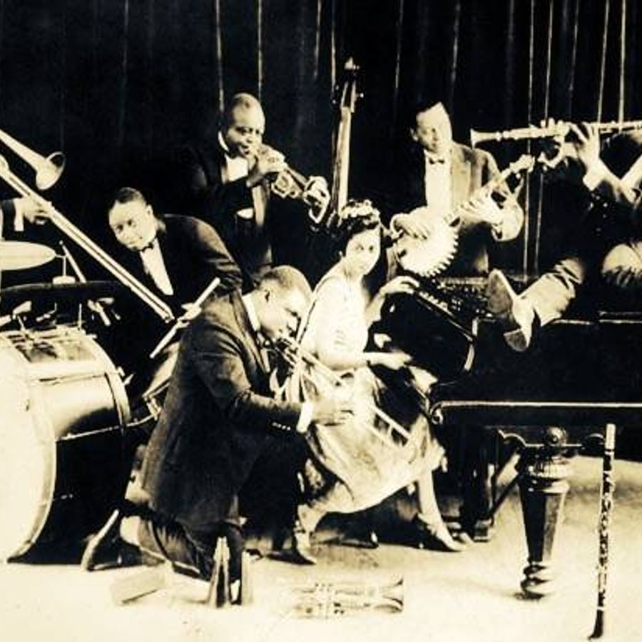 Roaring 20's: Prohibition, Speakeasies, Charleston, Flappers and the ...
