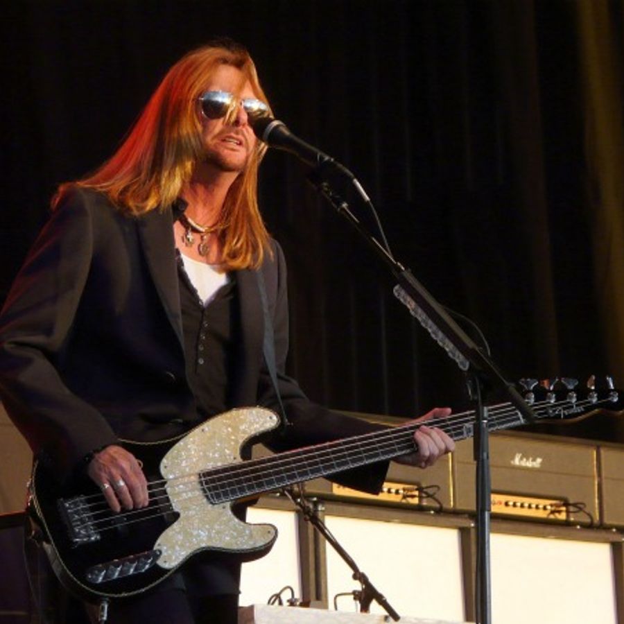 Blue Collar Bassist RICKY PHILLIPS At Home With STYX by Metalholic ...