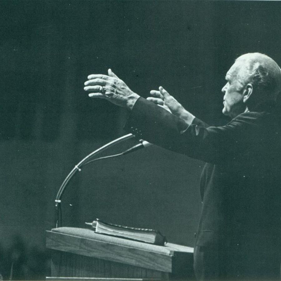 Dr. Lee Roberson preaching at Tennessee Temple University on November 7 ...