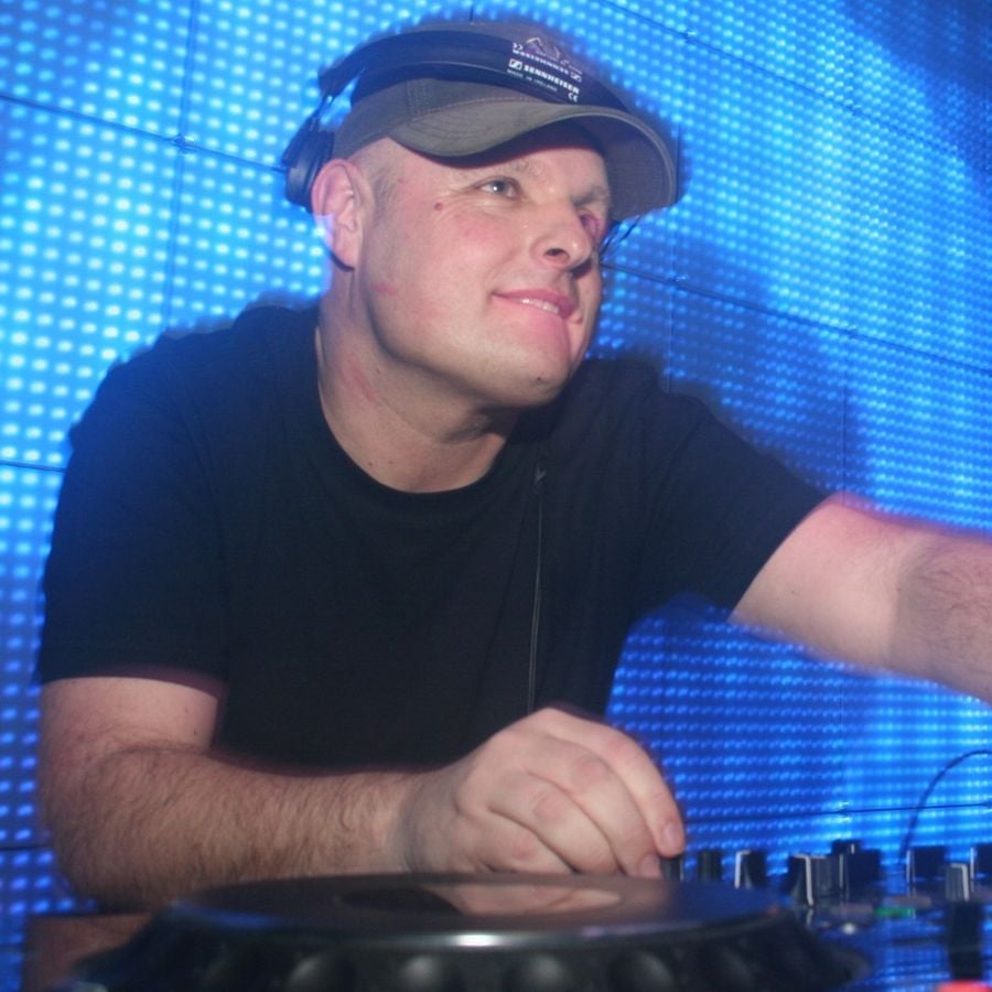 Dave Pearce Anthems - 3 April 2015 by DavePearceAnthems | Mixcloud