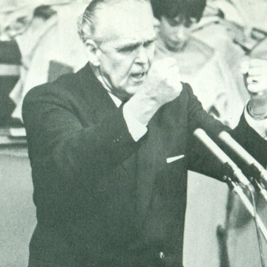 Dr. Lee Roberson preaching at the Highland Park Baptist Church in ...